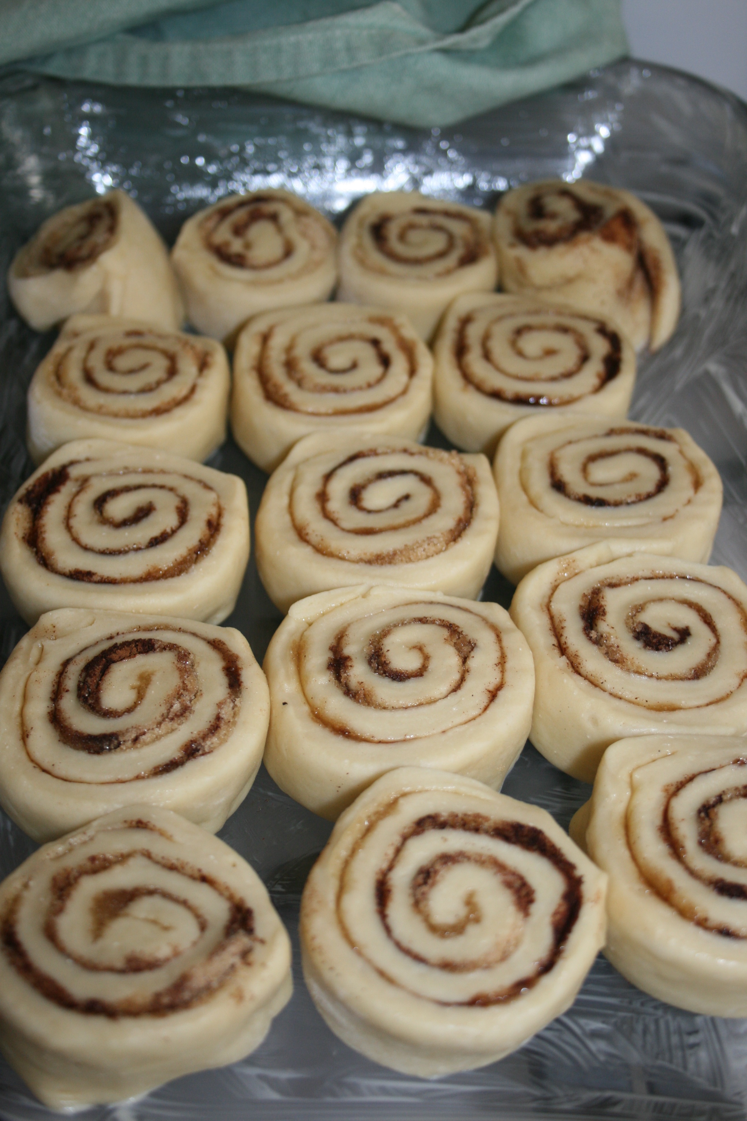 For the love of bread – Part II – Sunday Morning Cinnamon Rolls – LazyDayz